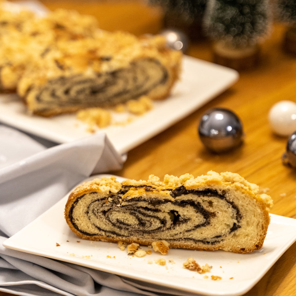 Mohnstollen mit Streusel - YUMMYFOODbyirina