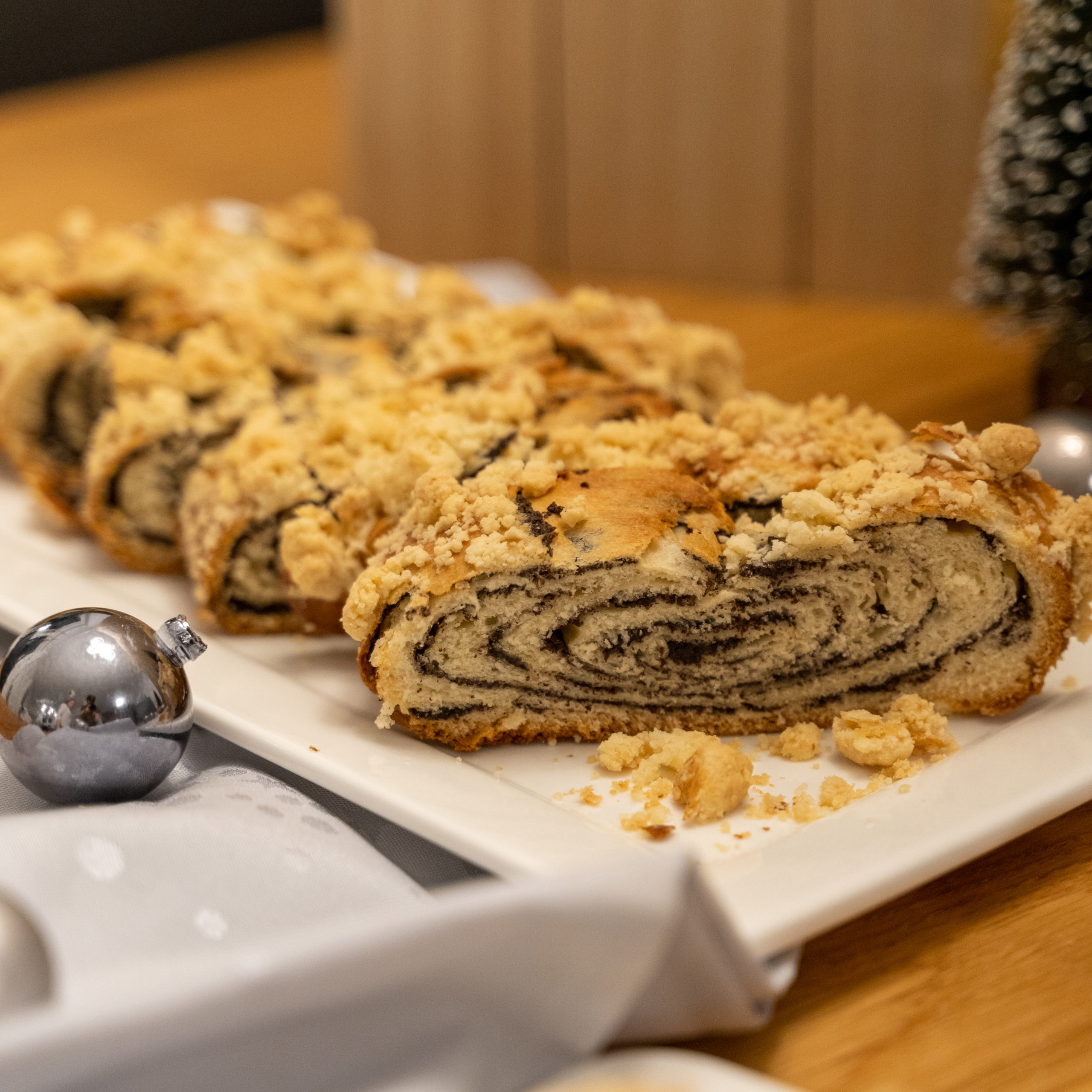 Mohnstollen mit Streusel - YUMMYFOODbyirina